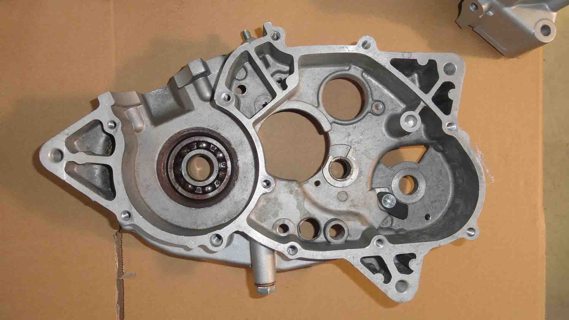 SUZUKI AX100 ENGINE CRANKCASE SET